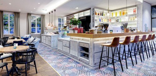 Buche spannende Malkurse mit ArtNight – Wilma Wunder im Cafe am Ballplatz