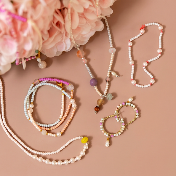 ArtNight: Male das Motiv der The Art of Jewellery in Düsseldorf
